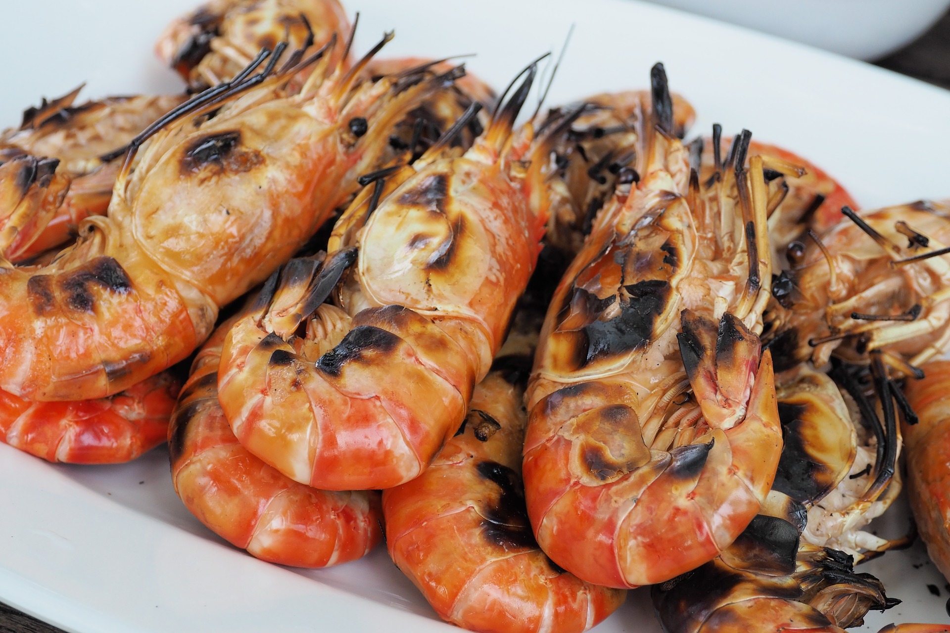 Crevettes grillées au miel, sucrées et épicées
