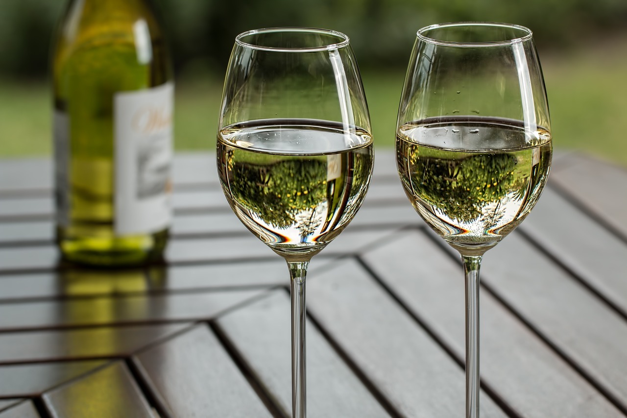 Blanc de macération : comprendre la spécificité du vin orange.